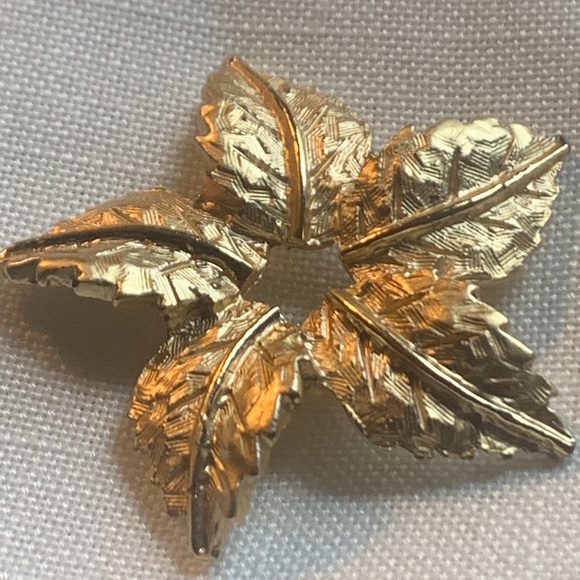Jewelry | Vintage Shiny Gold Tone Leaf Star Brooch | Poshmark